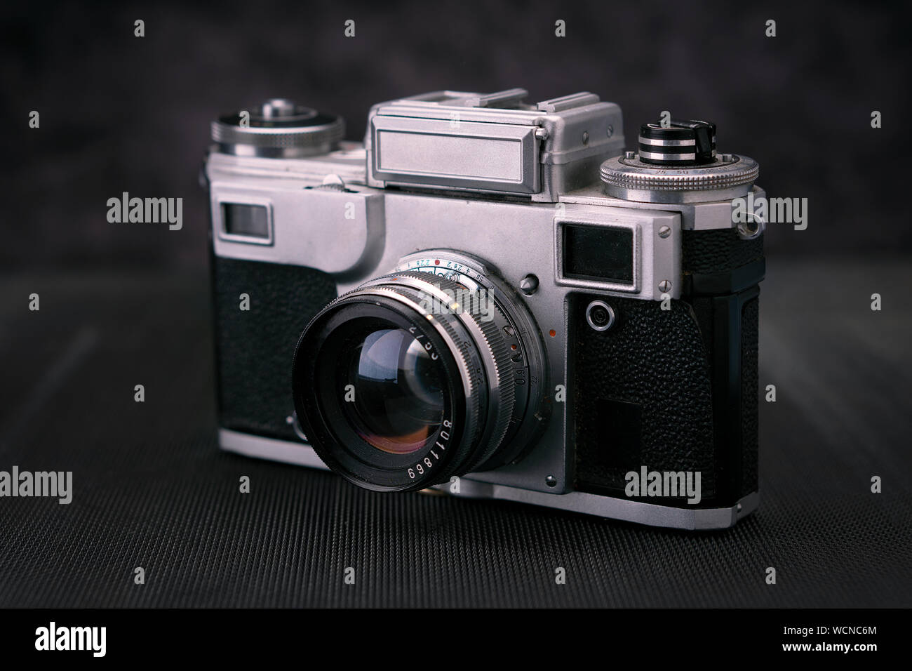 Old vintage film photo camera hi-res stock photography and images - Alamy