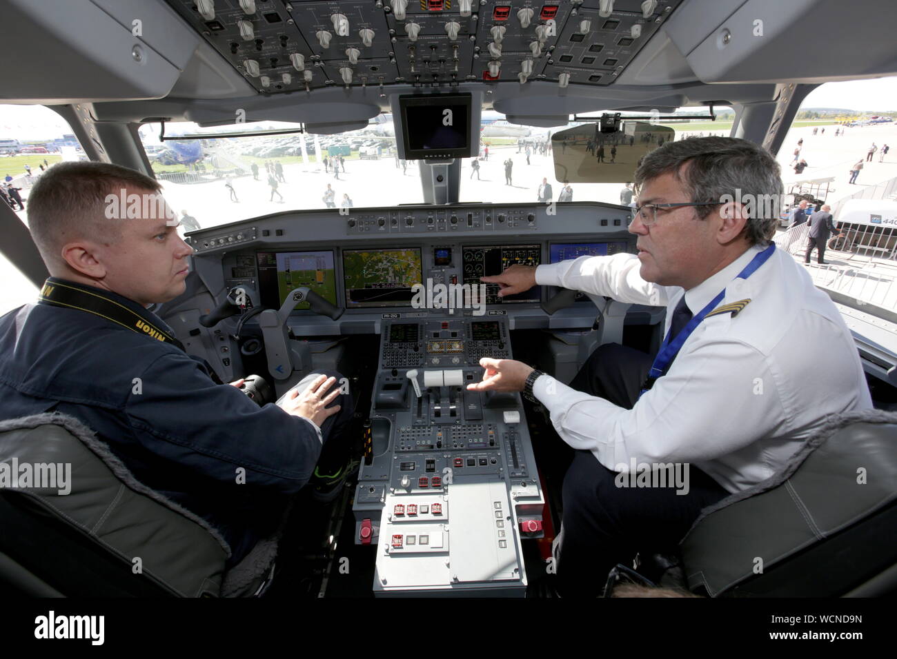 Embraer Cockpit High Resolution Stock Photography and Images - Alamy