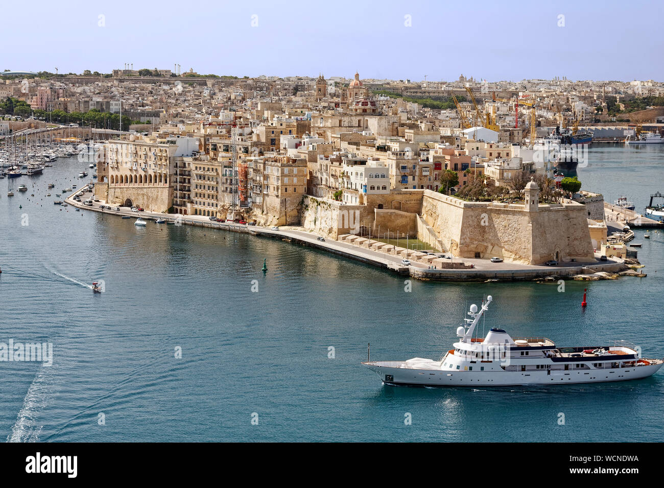 Limestone buildings hi-res stock photography and images - Alamy