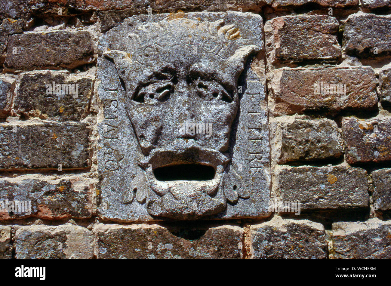 Face on brick wall hi-res stock photography and images - Alamy