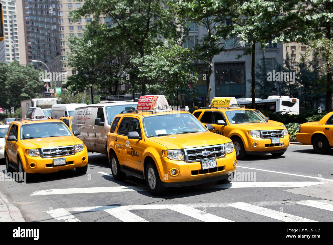 Taxi line hi-res stock photography and images - Alamy