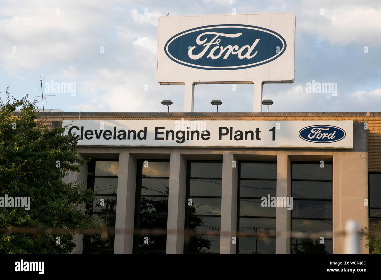 Ford logo ford logo hi-res stock photography and images - Alamy