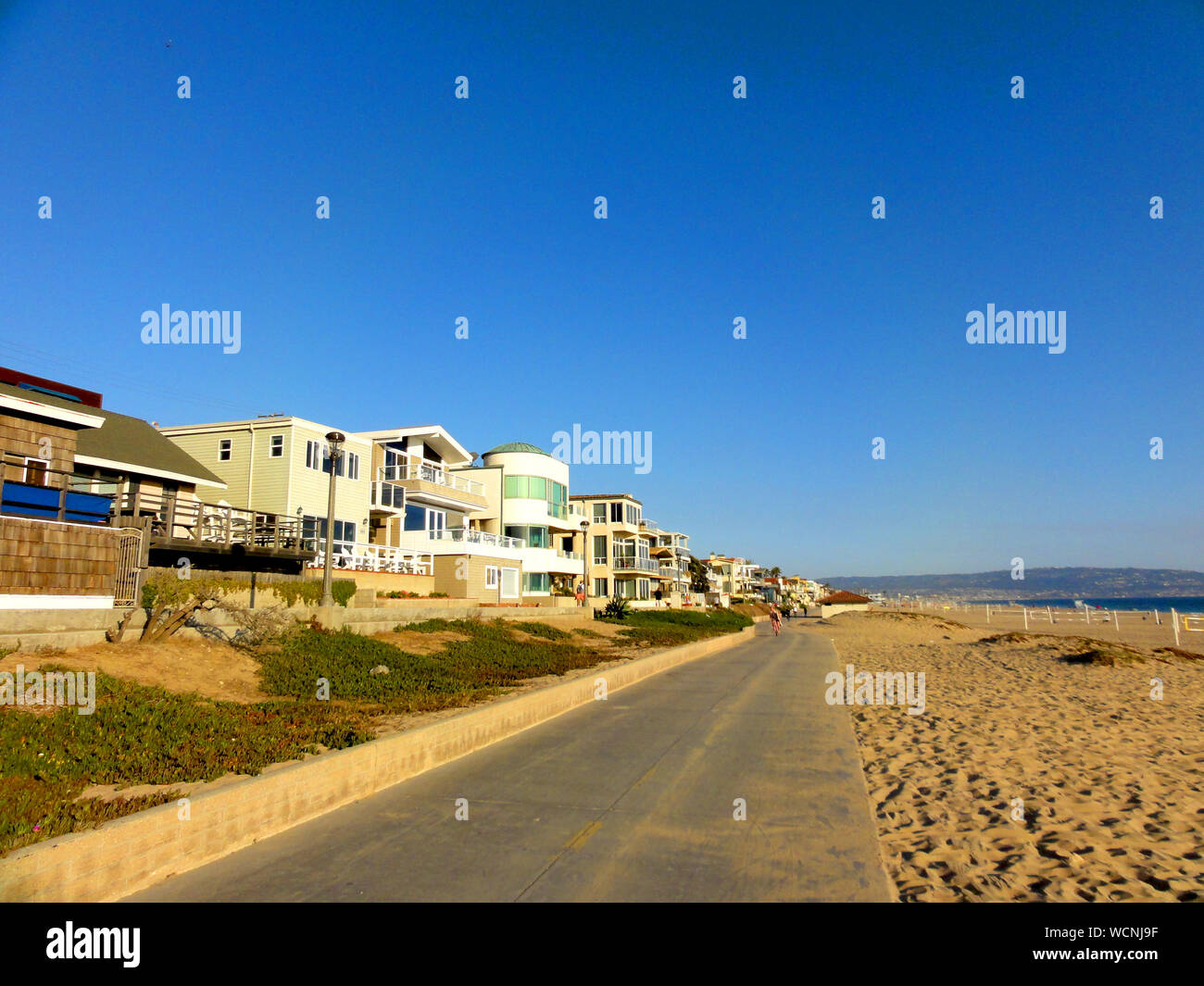 Road along the beach hi-res stock photography and images - Alamy