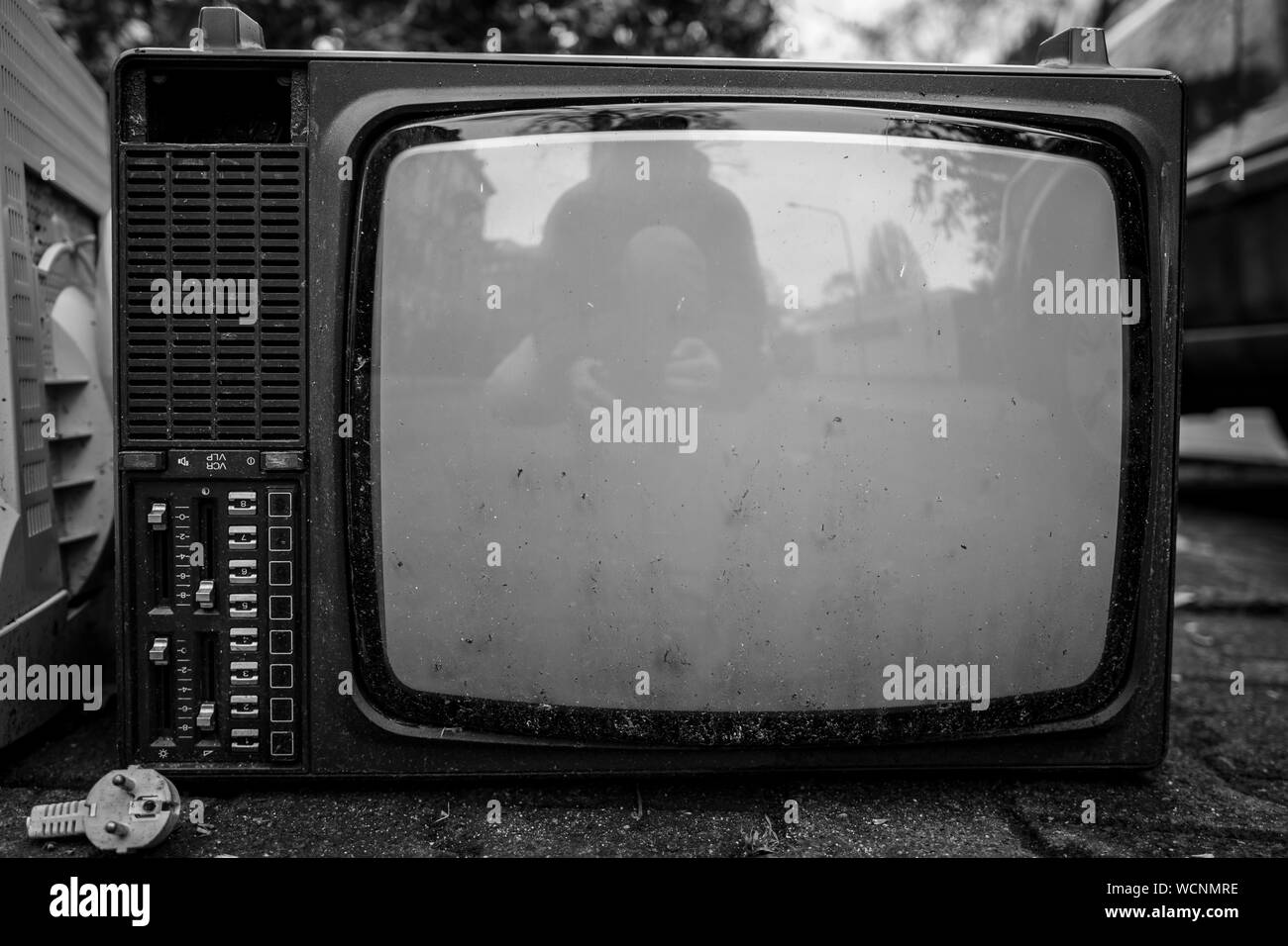 Person on screen hi-res stock photography and images - Alamy