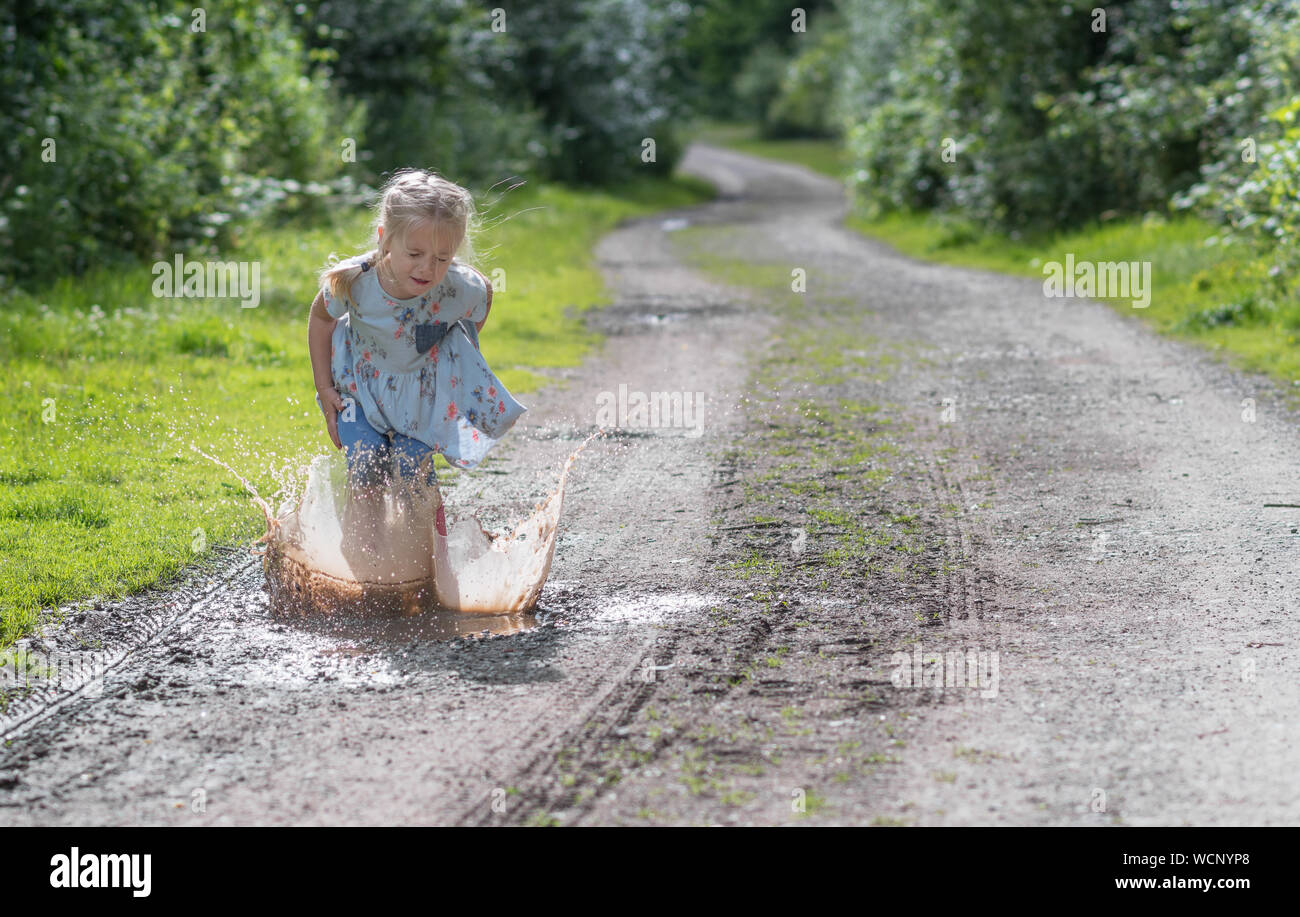 Playing in pot hi-res stock photography and images - Alamy