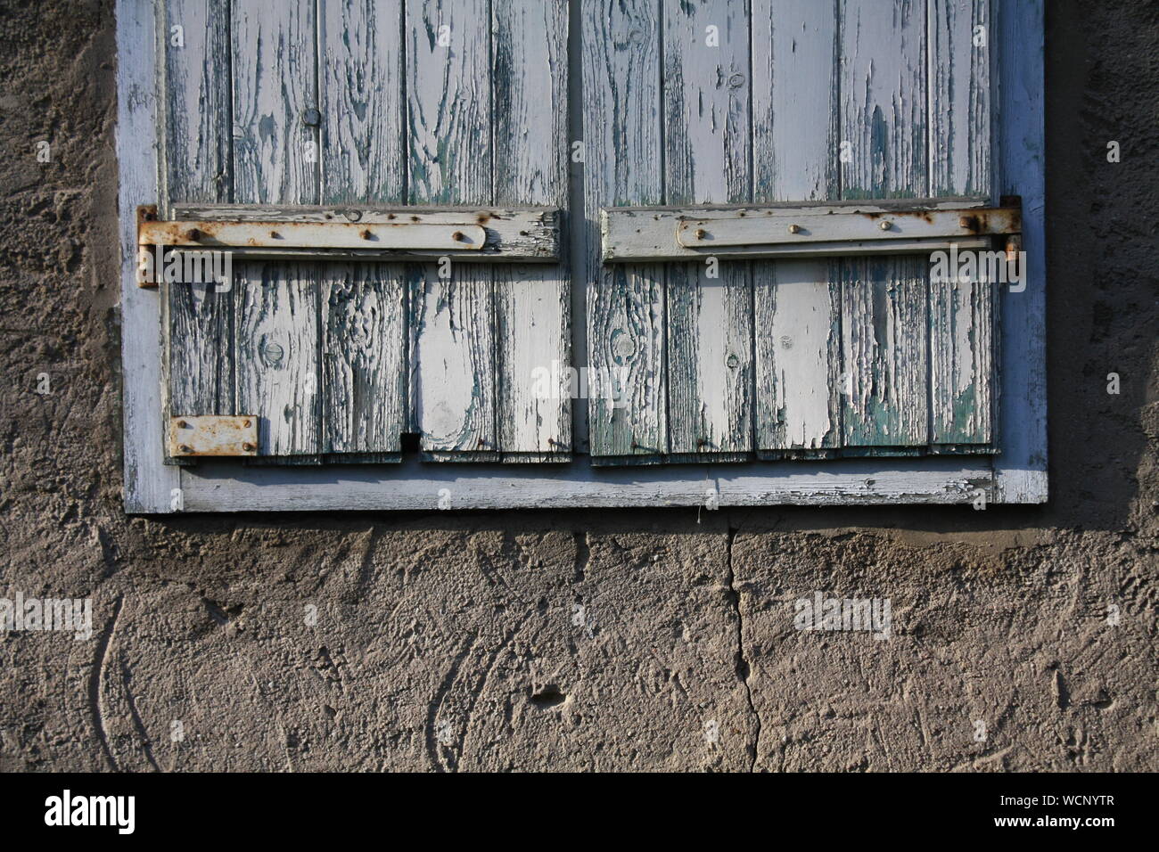 Close the windows hi-res stock photography and images - Alamy