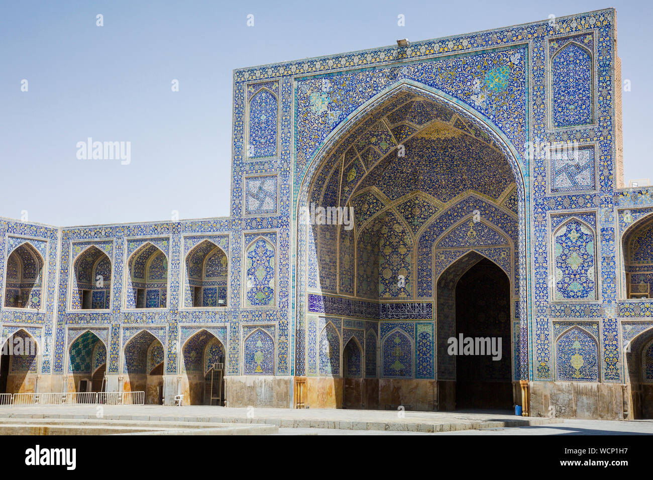 Mosque facade hi-res stock photography and images - Alamy