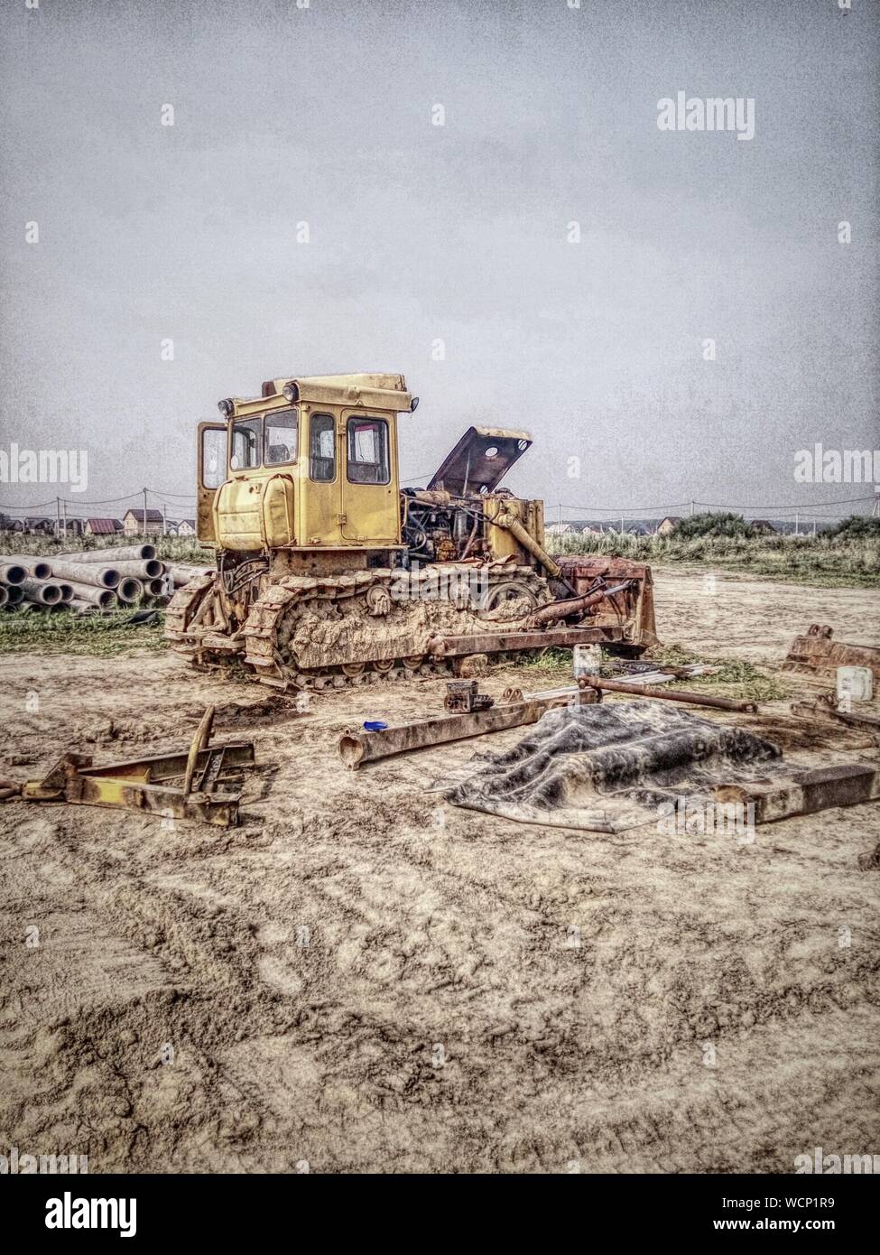 Old bulldozer hi-res stock photography and images - Alamy
