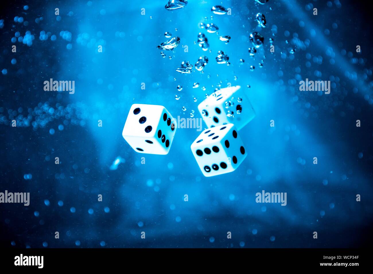 Dice in water hi-res stock photography and images - Alamy