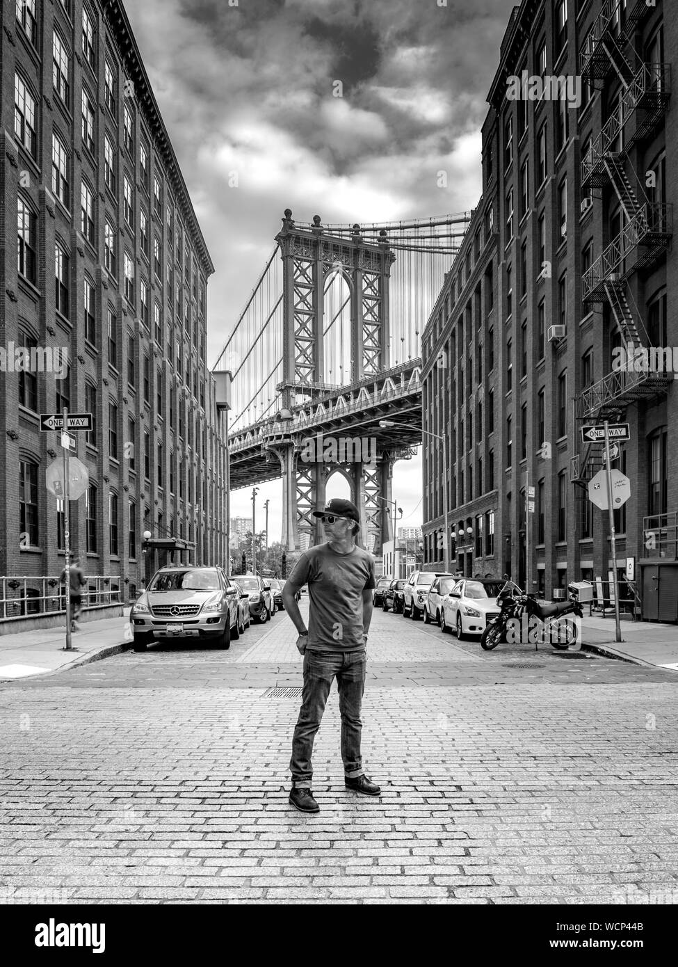 Manhattan man street hi-res stock photography and images - Alamy