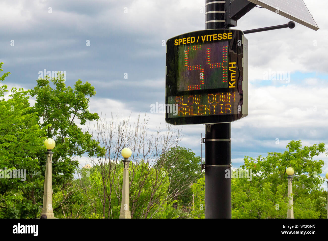 Solar powered speed sign hi-res stock photography and images - Alamy