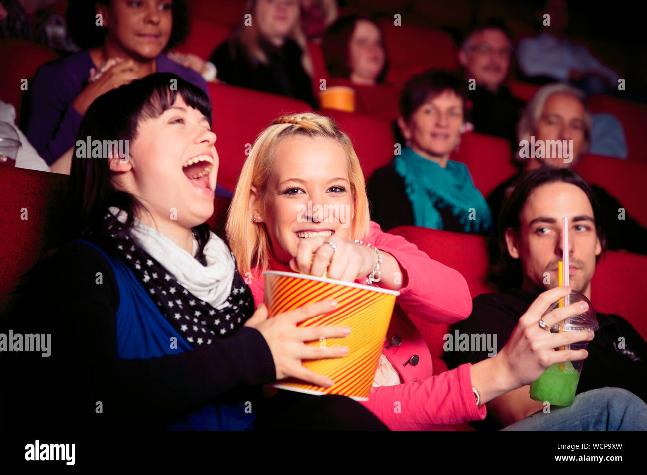Crowd of people in theatre hi-res stock photography and images - Alamy