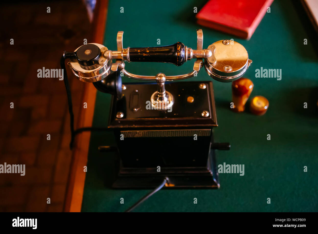 Phone ringing on desk hi-res stock photography and images - Alamy