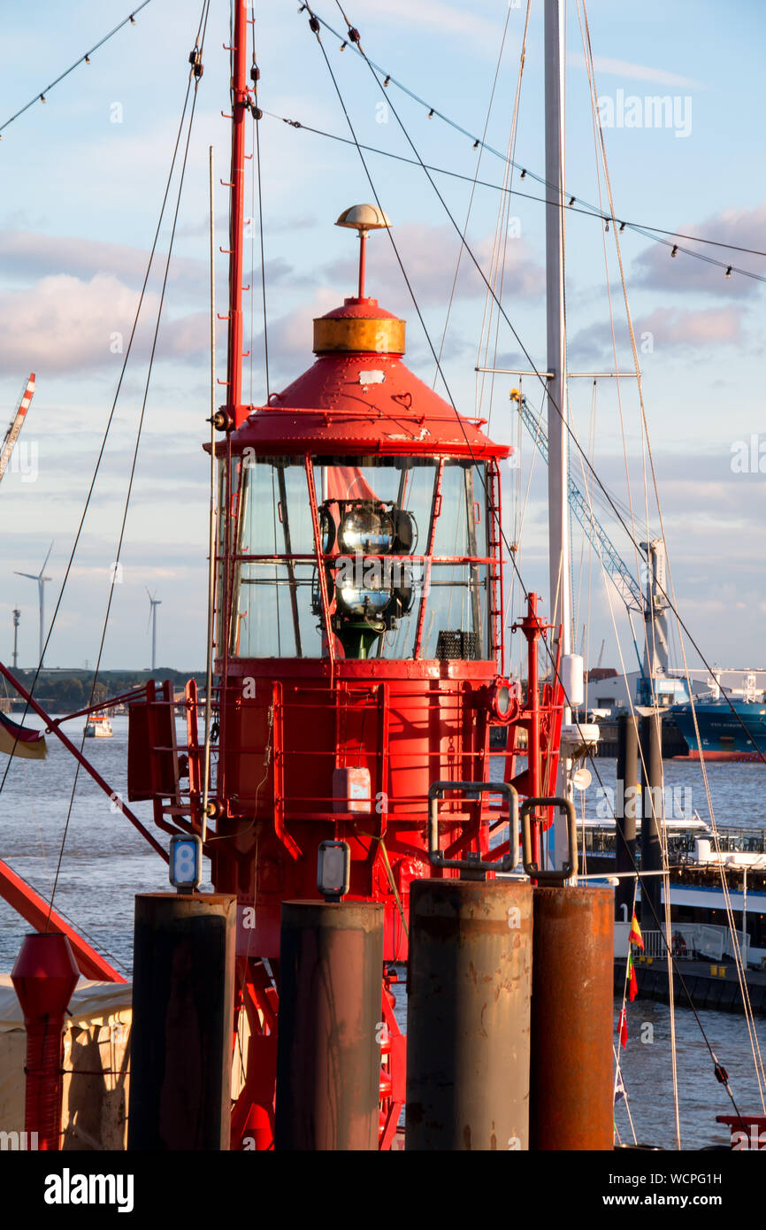 Cable beacon hi-res stock photography and images - Alamy