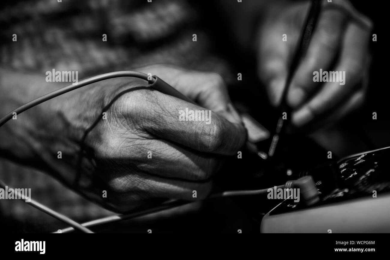 Technology hands hi-res stock photography and images - Alamy