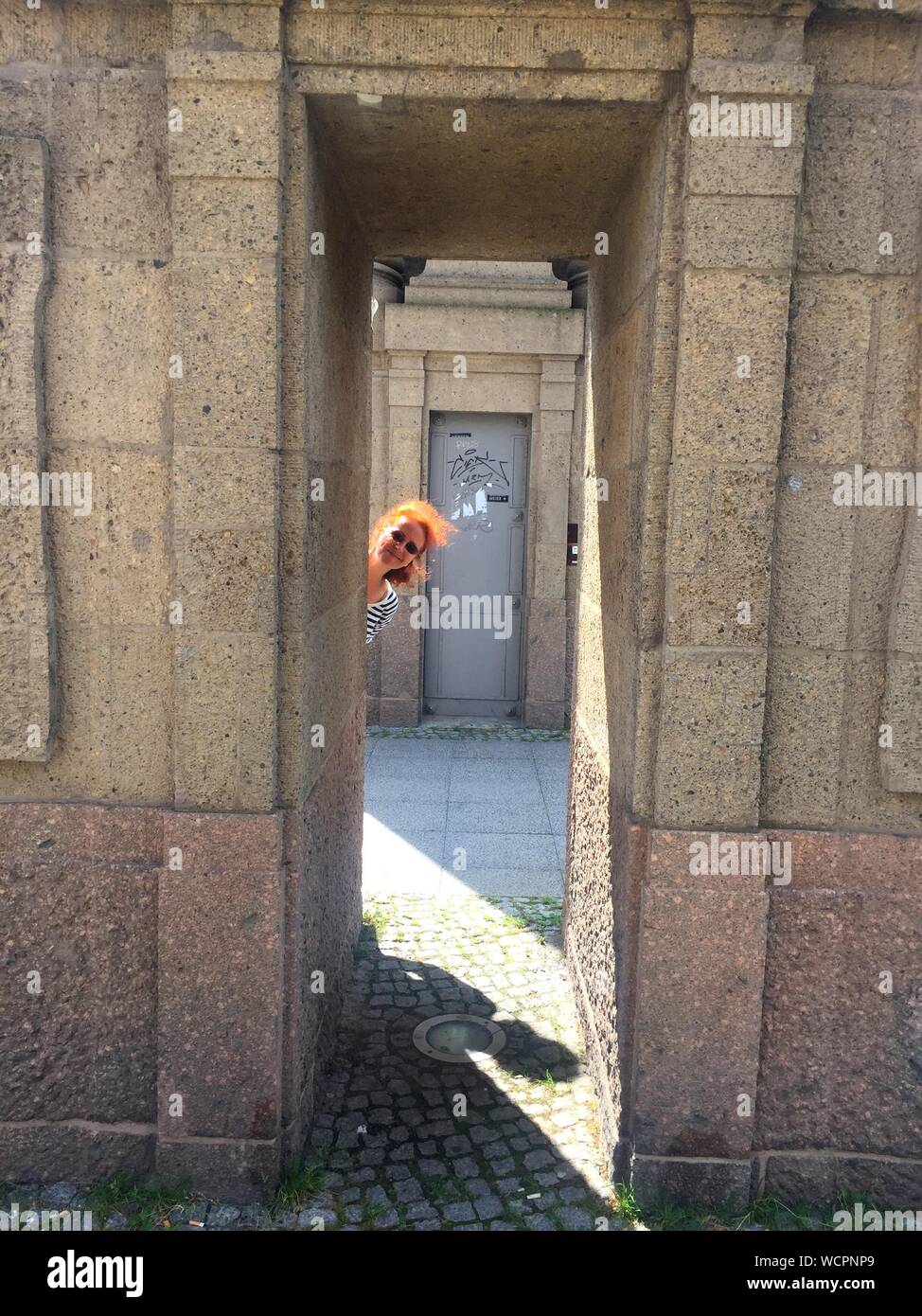 Behind wall building feature hi-res stock photography and images - Alamy