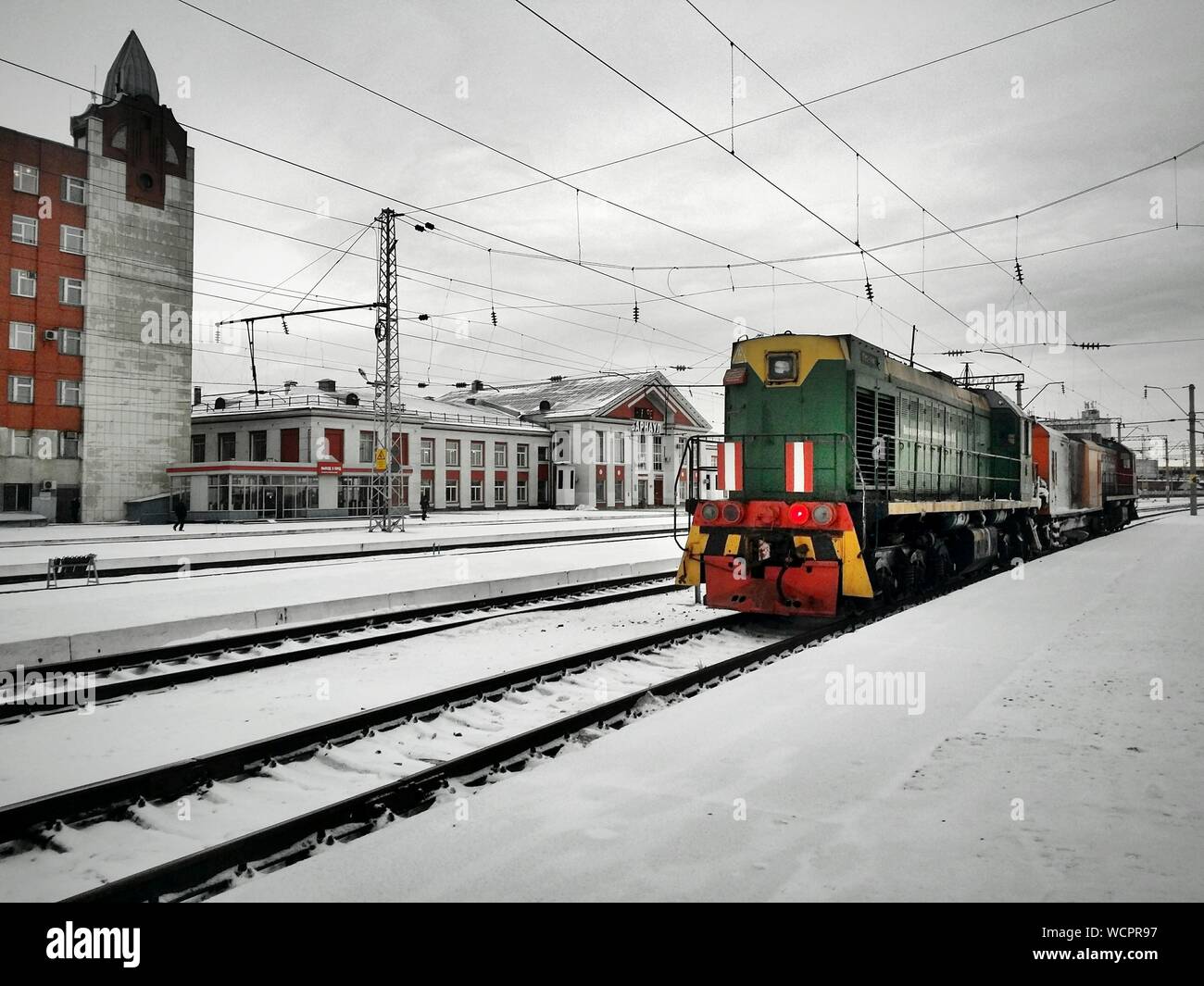 Train arriving arrival platform hi-res stock photography and images - Alamy