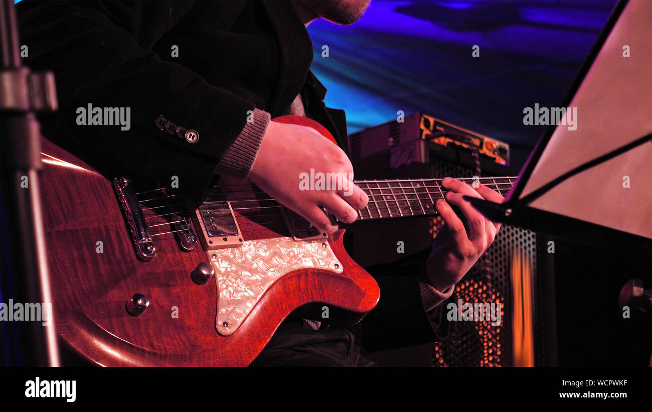 Electric guitar concert hi-res stock photography and images - Alamy