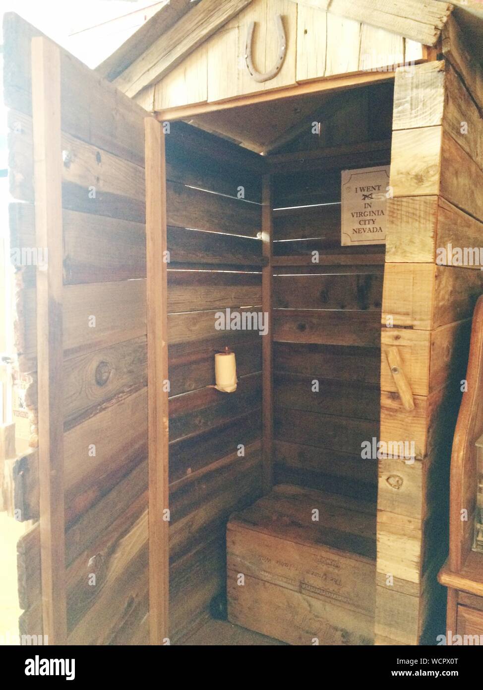 Open cabin hi-res stock photography and images - Alamy