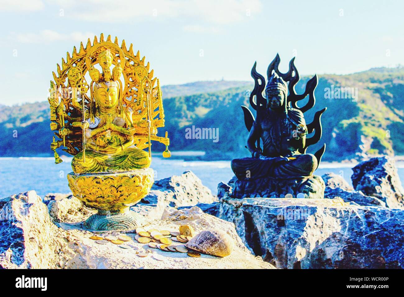 Statues beach hi-res stock photography and images - Alamy