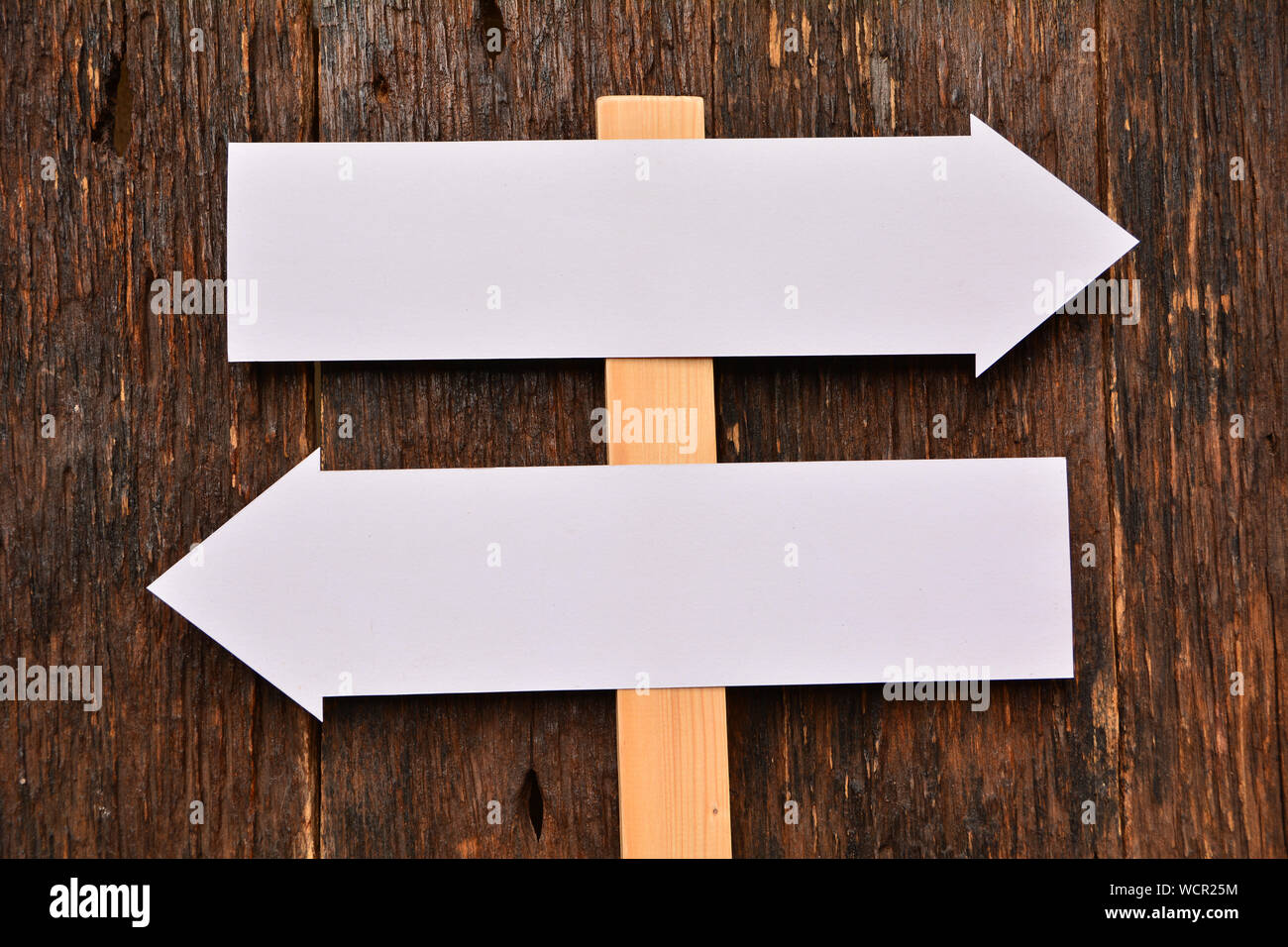 Blank directional signs hi-res stock photography and images - Alamy