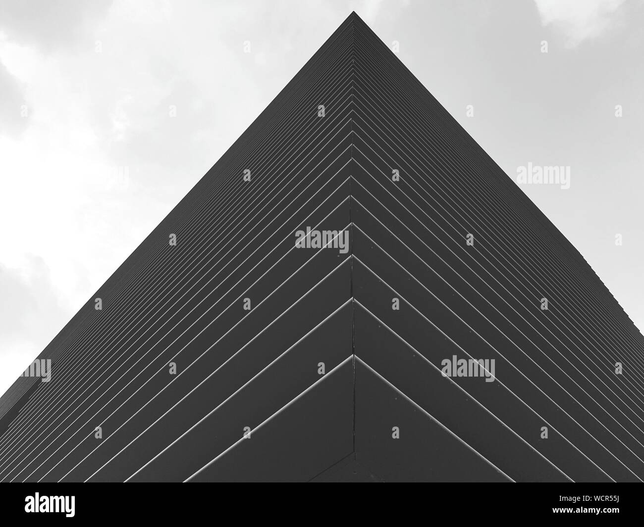 Pyramid office building hi-res stock photography and images - Alamy