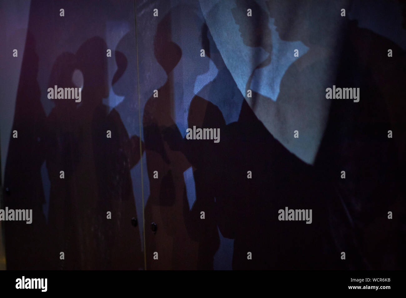 Shadow night wall hi-res stock photography and images - Alamy