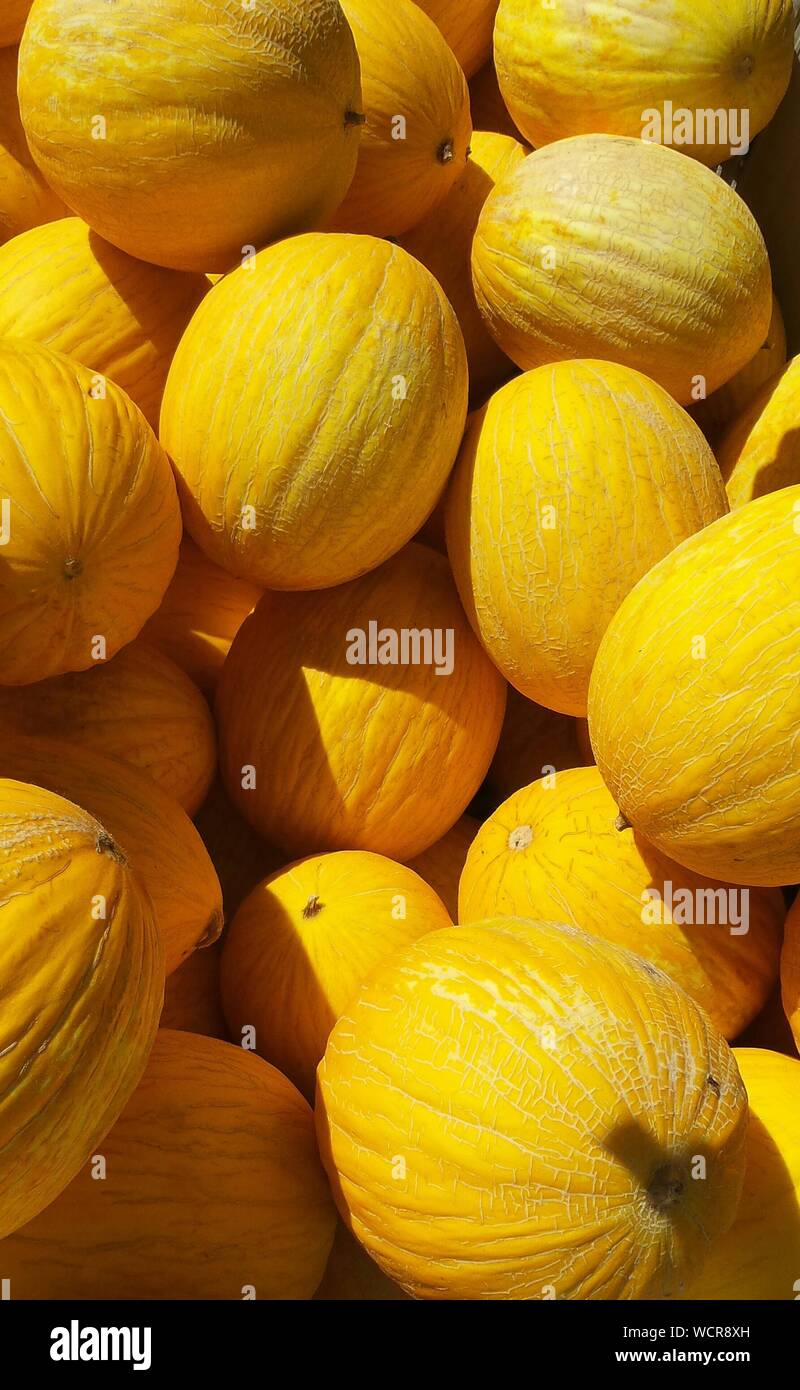 Canary yellow melon hi-res stock photography and images - Alamy