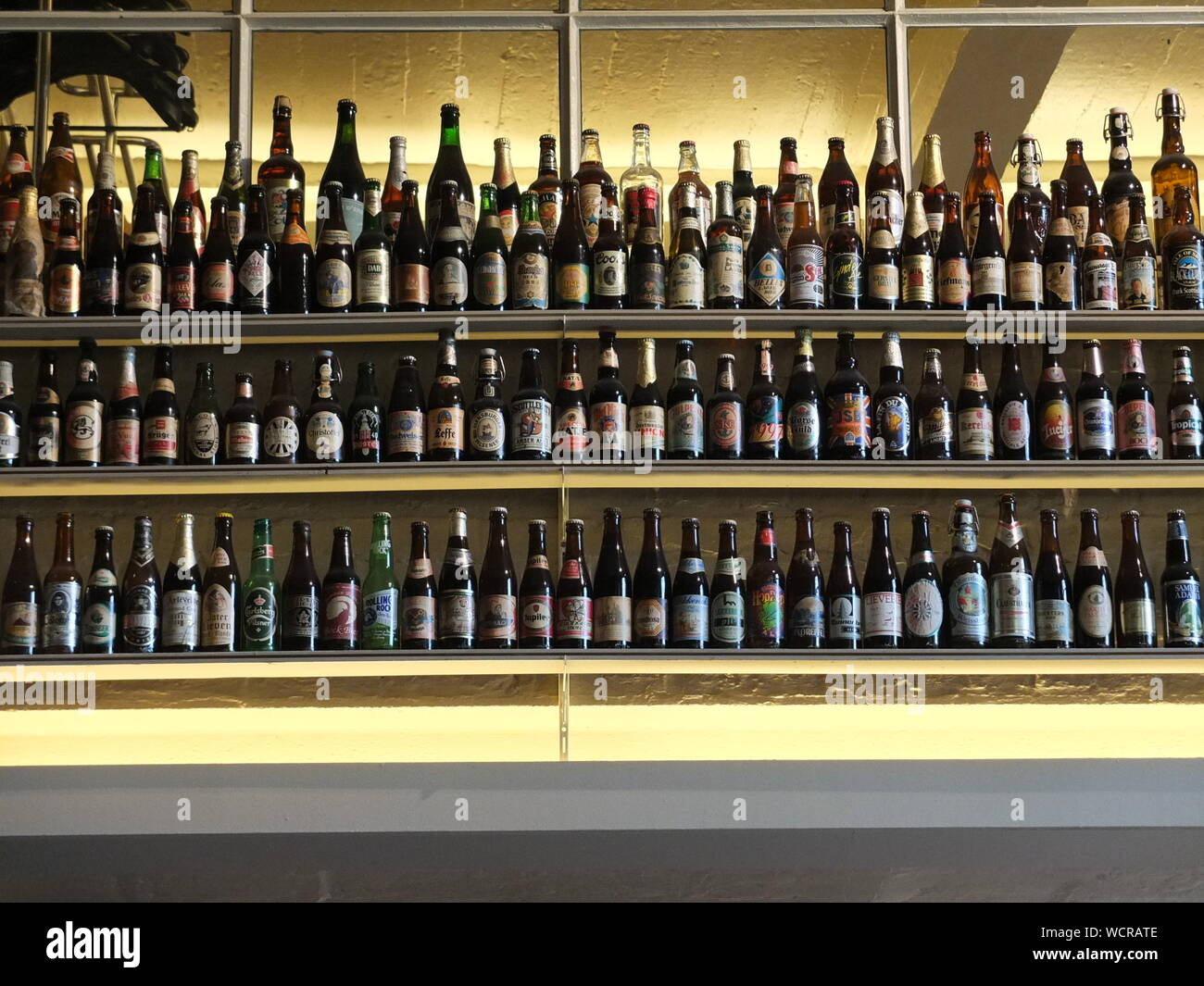 Alcohol shelves hi-res stock photography and images - Alamy