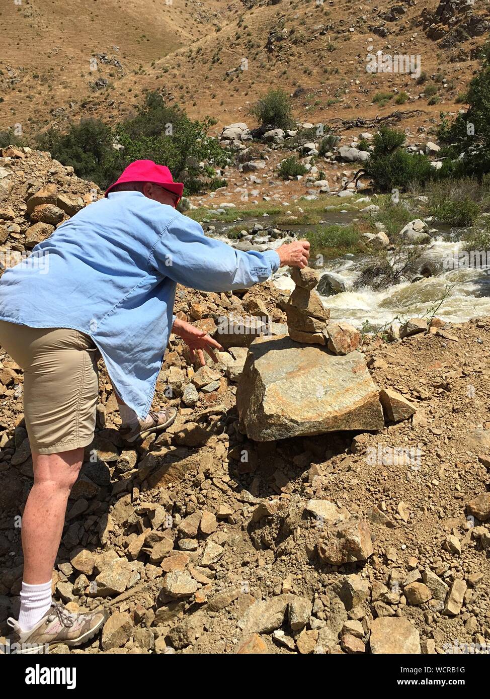Rocks making water hi-res stock photography and images - Alamy
