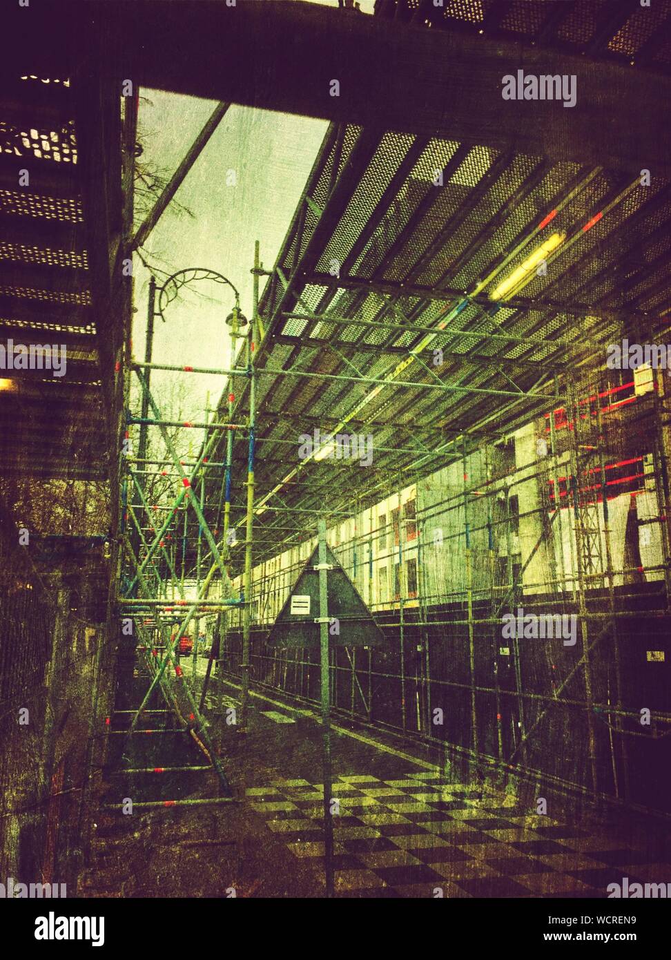 Construction scaffolding side building hi-res stock photography and ...