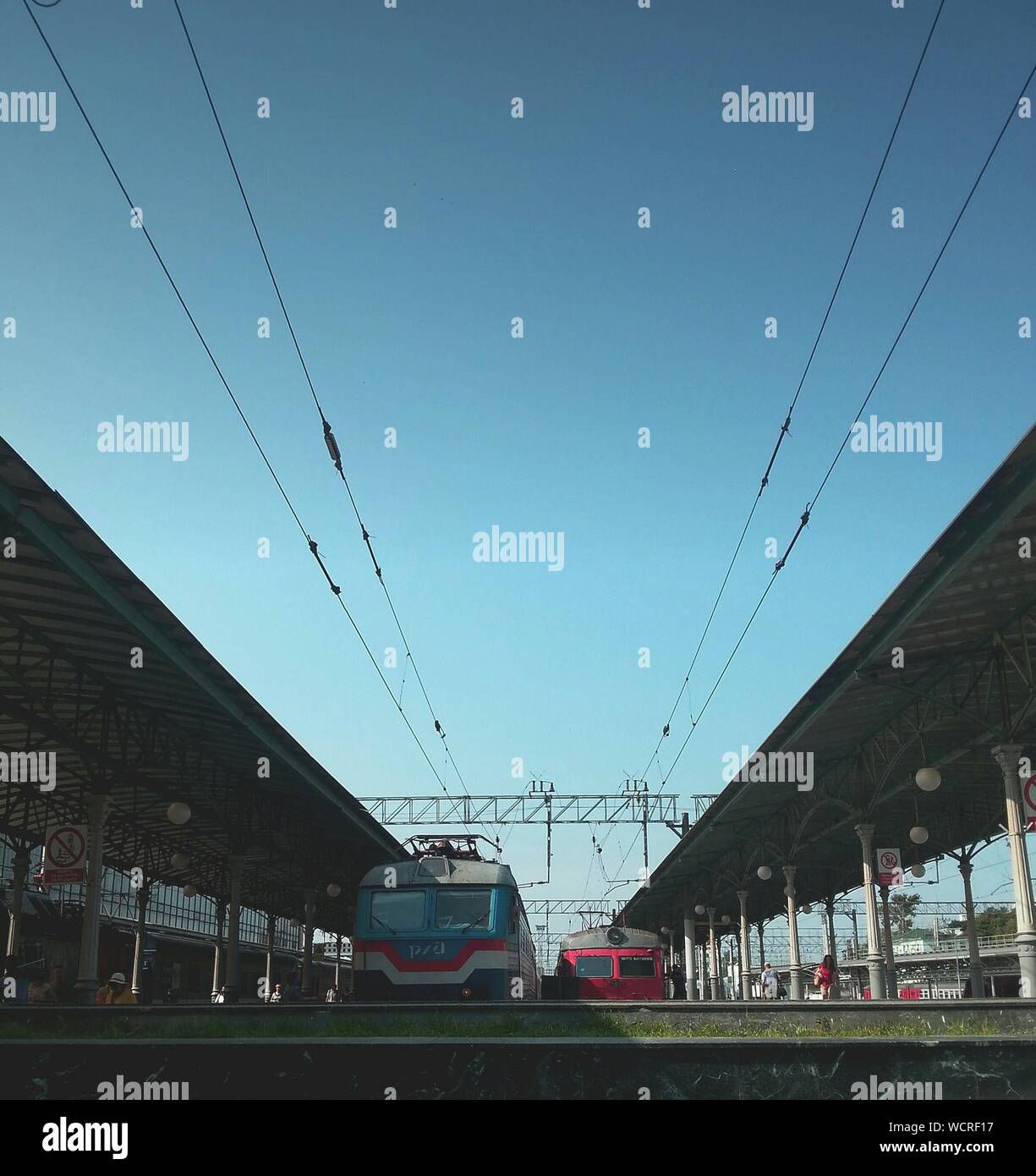 Platform level view of station hi-res stock photography and images - Alamy