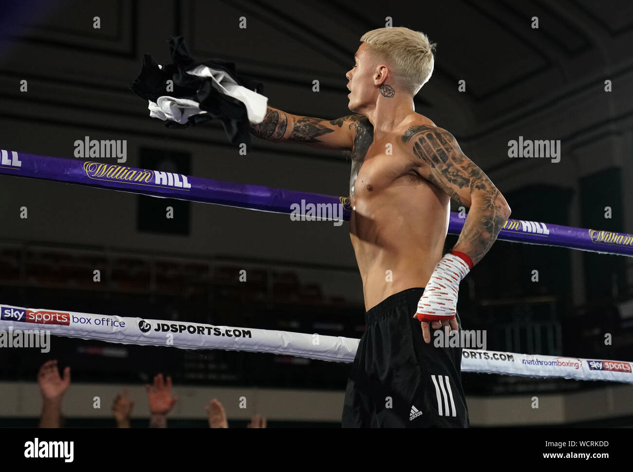 Charlie edwards throws hi-res stock photography and images - Alamy