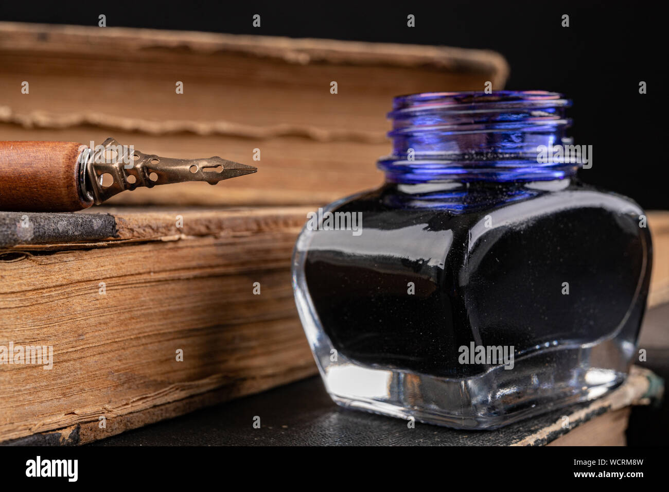 Antique fountain pen ink well hi-res stock photography and images - Alamy