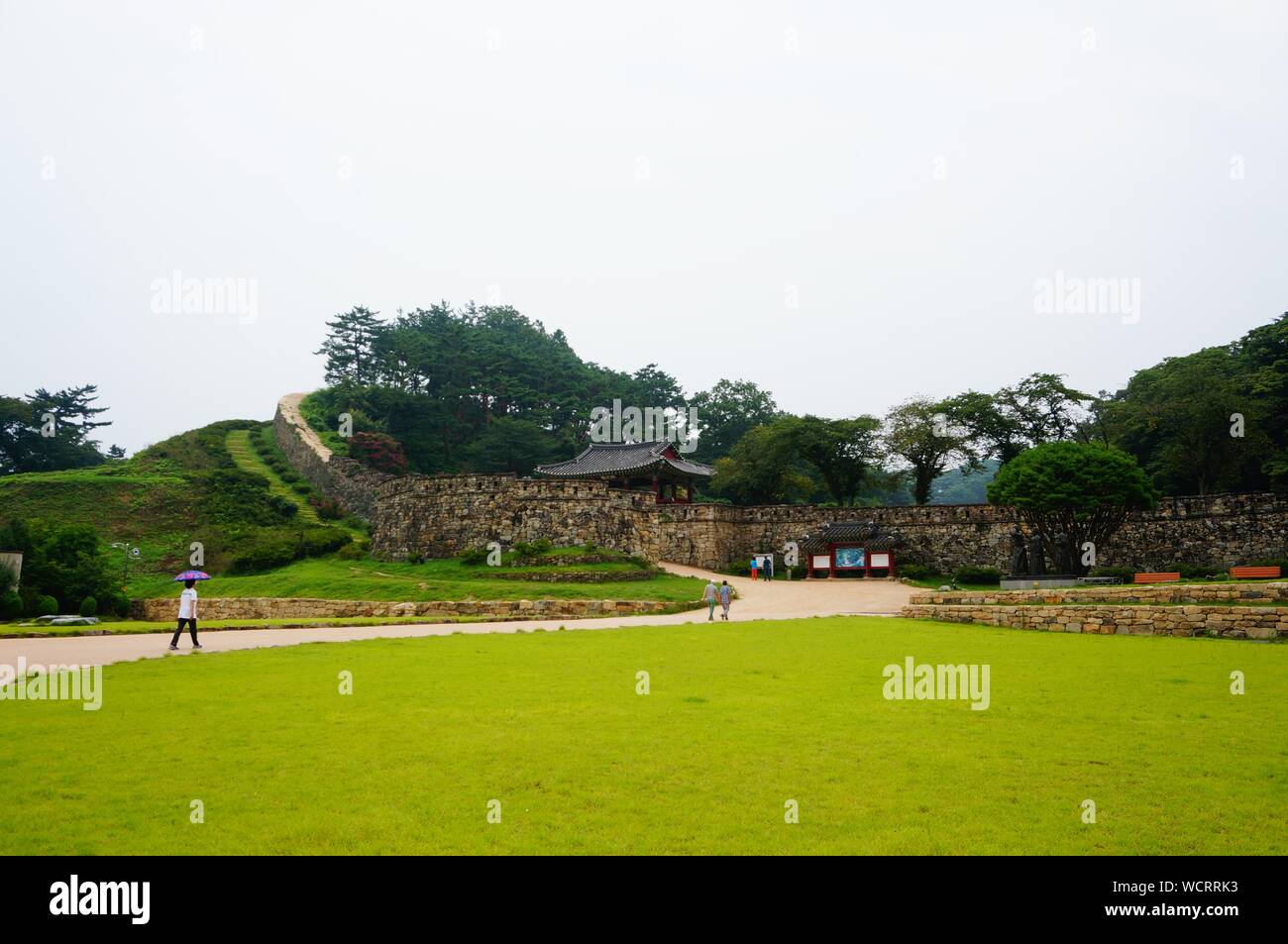 Korean castle hi-res stock photography and images - Alamy