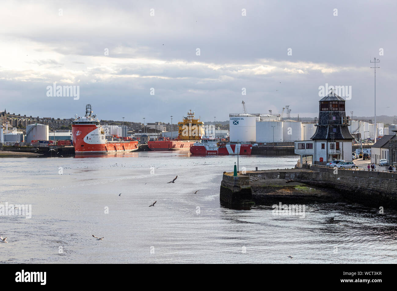 Ferry leaving the port with the Roundhouse, Pocra Quay at right ...