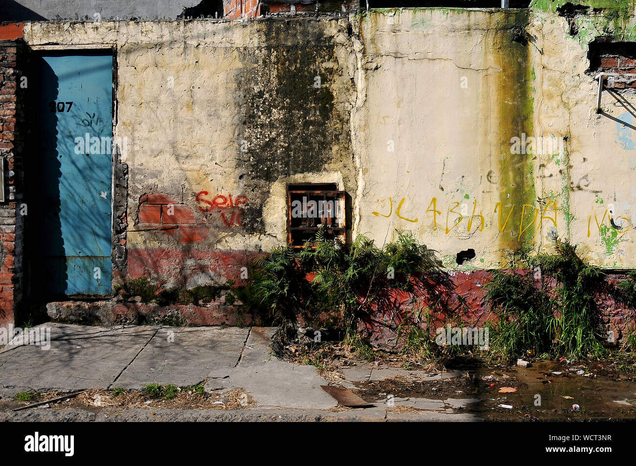 Old graffiti wall hi-res stock photography and images - Alamy