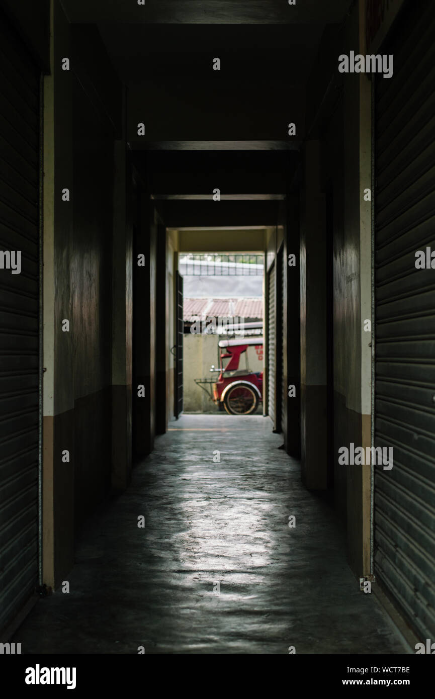 Empty passage in building building hi-res stock photography and images ...