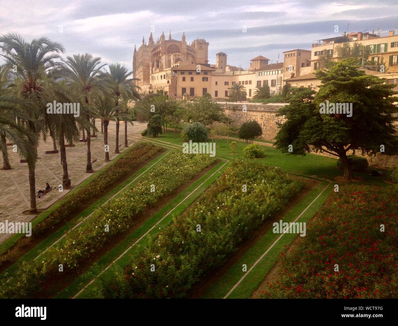 Castle garden structure hi-res stock photography and images - Alamy