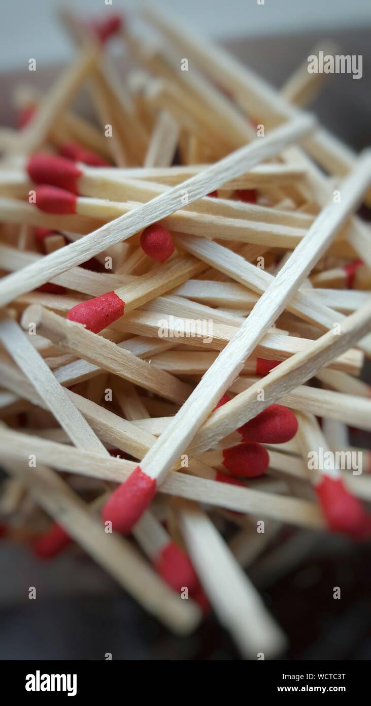 Pile of matchsticks hi-res stock photography and images - Alamy