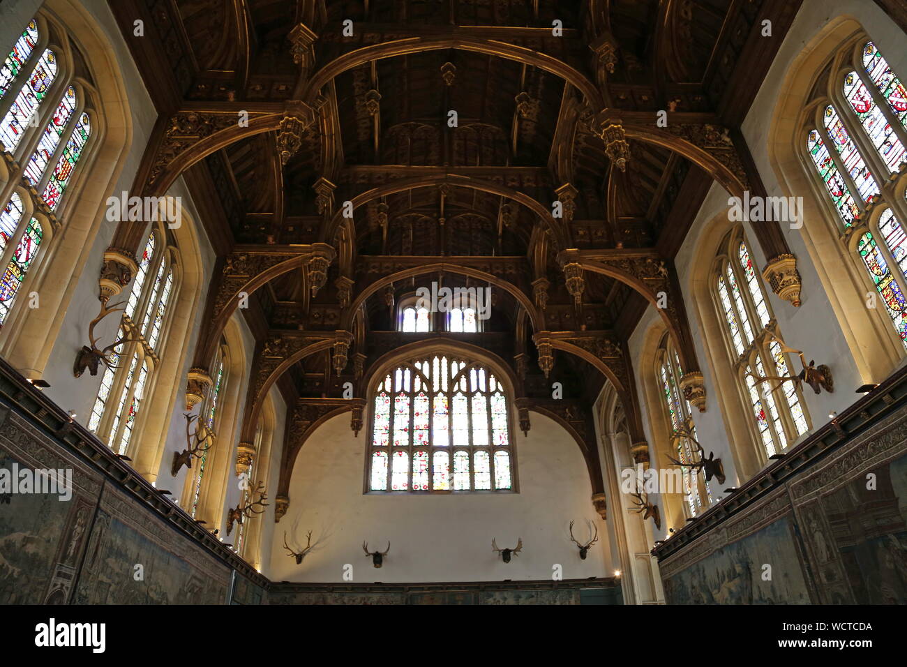 Hammerbeam roof and stained glass windows, Great Hall, Hampton Court ...