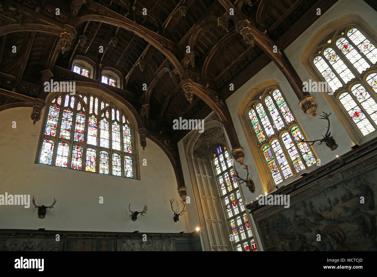 Hammerbeam roof and stained glass windows, Great Hall, Hampton Court ...
