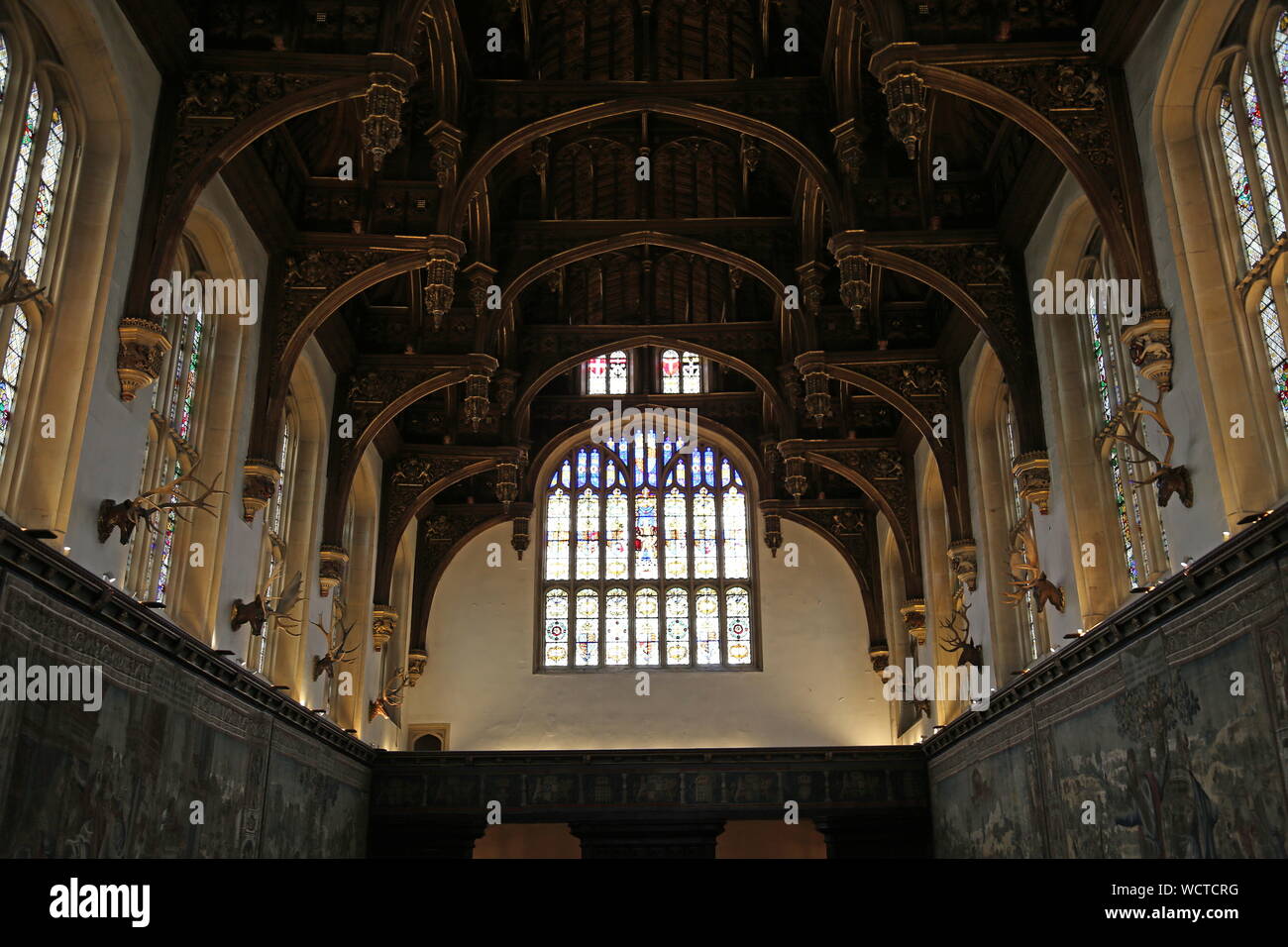 Hammerbeam roof and stained glass windows, Great Hall, Hampton Court ...