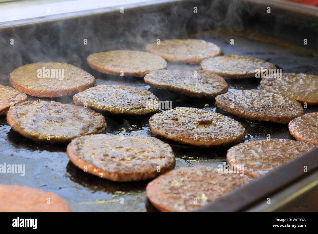 Tray cooking hi-res stock photography and images - Alamy
