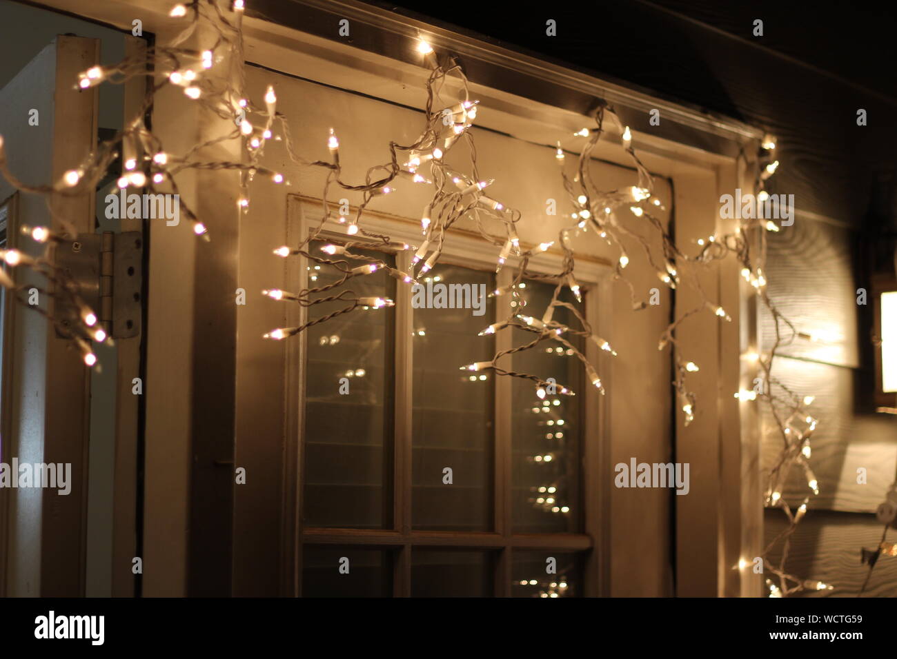 Christmas house exterior hi-res stock photography and images - Alamy