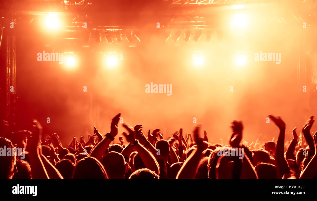 Rock concert stage crowd hi-res stock photography and images - Alamy