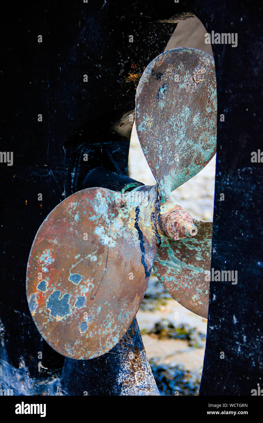 Rusty boat propeller hi-res stock photography and images - Alamy