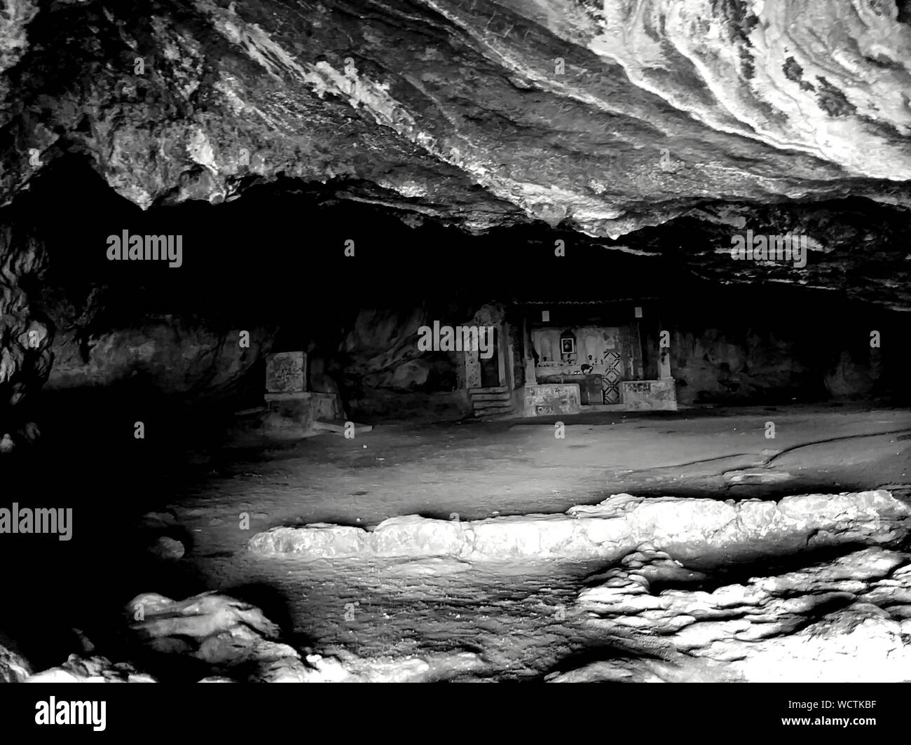 Empty cave hi-res stock photography and images - Alamy
