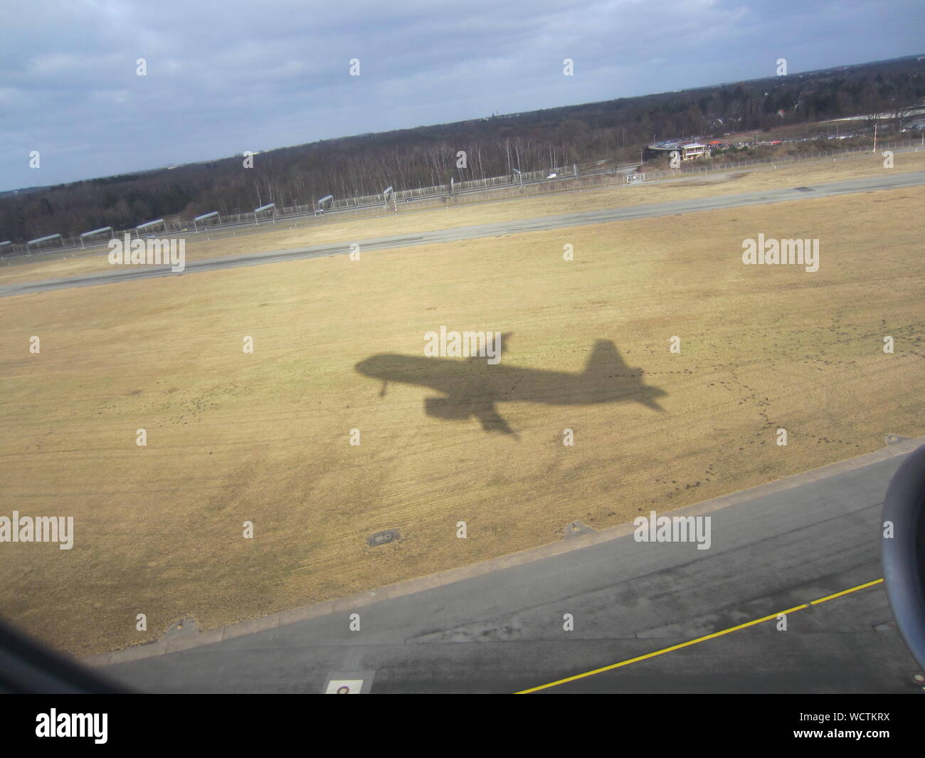 Airplane shadow land hi-res stock photography and images - Alamy