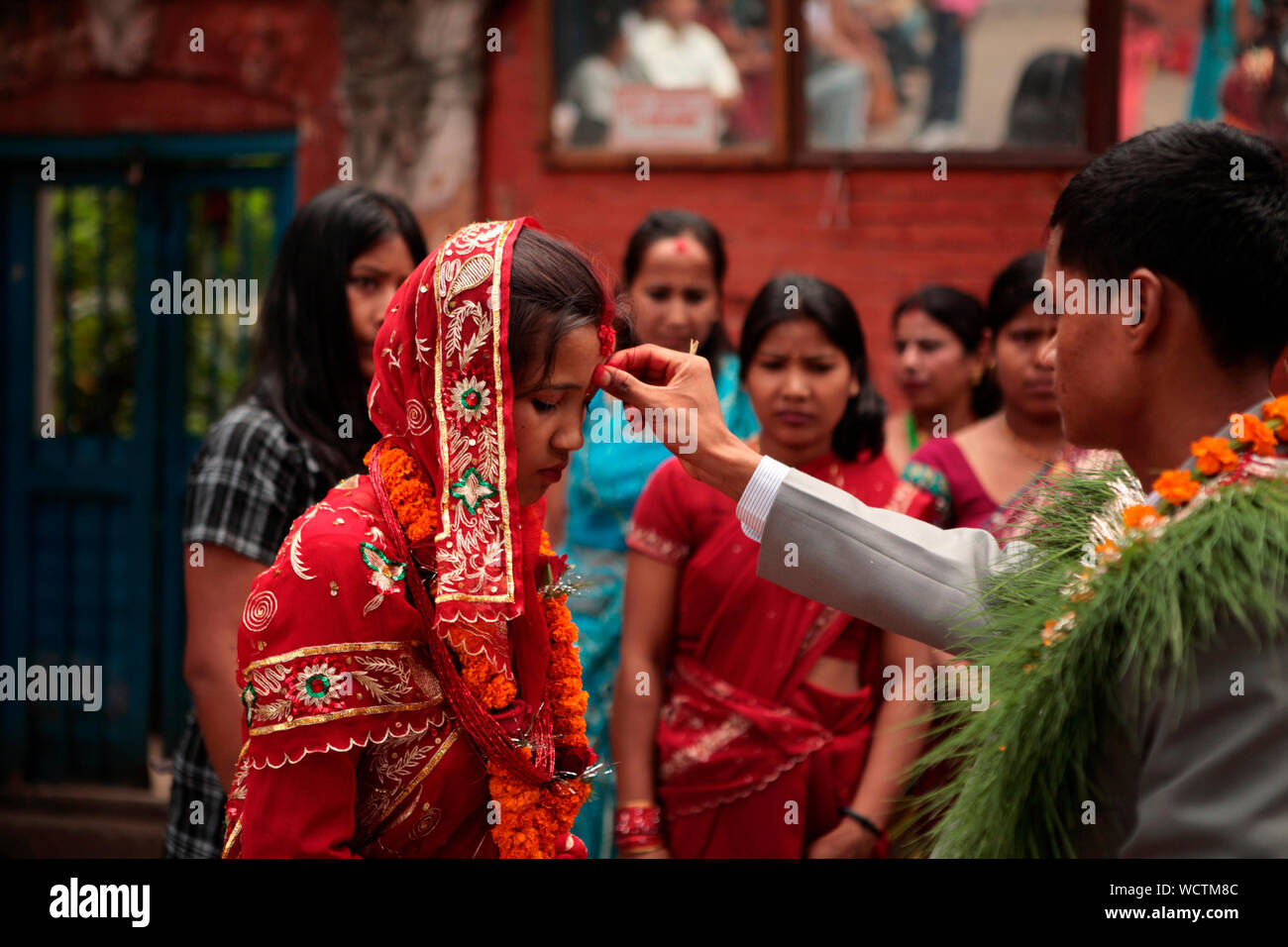 Nepalese marriage ceremony hi-res stock photography and images - Alamy